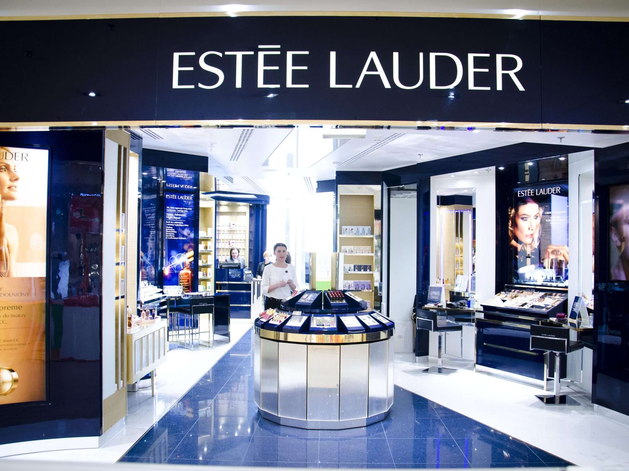 Case Study: Estée Lauder's Innovative AI Initiatives - AIX | AI Expert ...